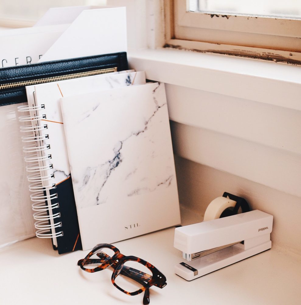 10 THINGS YOU SHOULDN'T DO AT WORK ⋆ Learn to Look